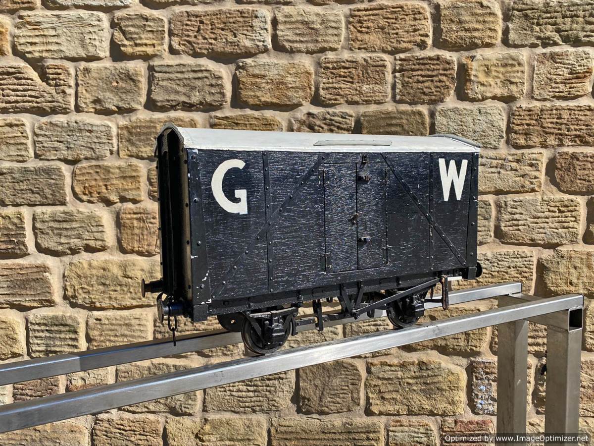 5" GW Parcels Van - Steam Workshop Services